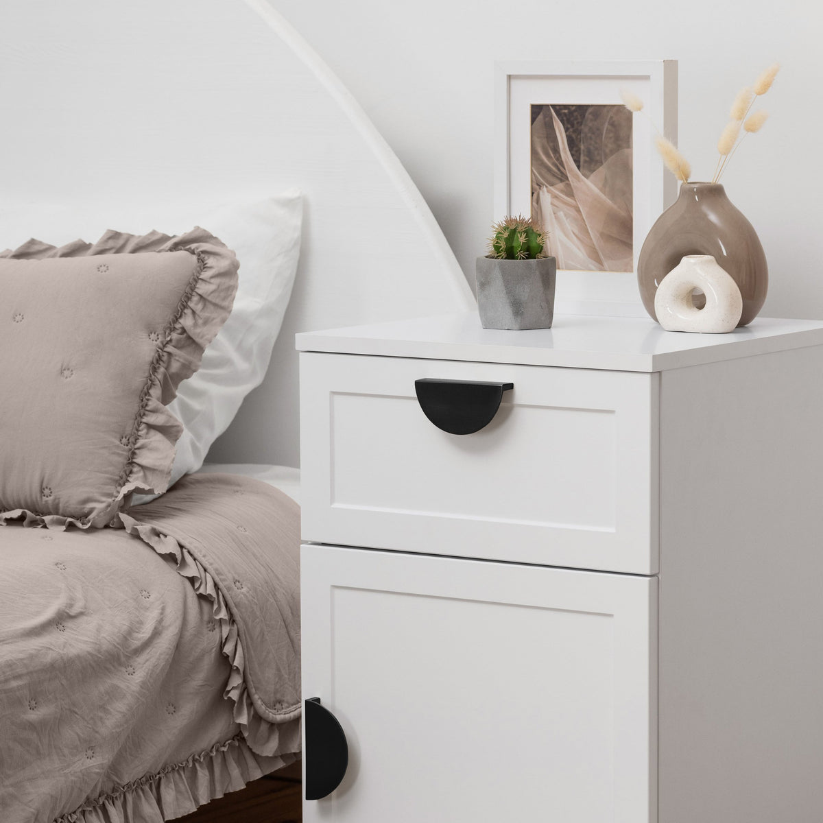 PORTO BEDSIDE TABLE - WHITE - HAMPTONS - HALF MOON BLACK| KingsWarehouse
